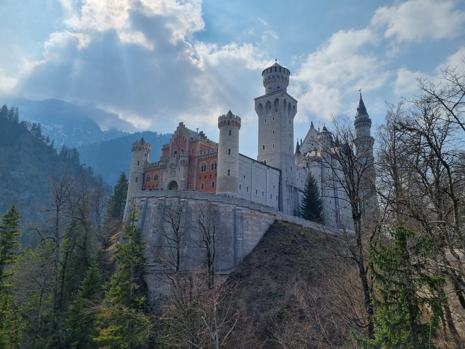 A Guide to Visiting Neuschwanstein Castle with Kids - Wandernity