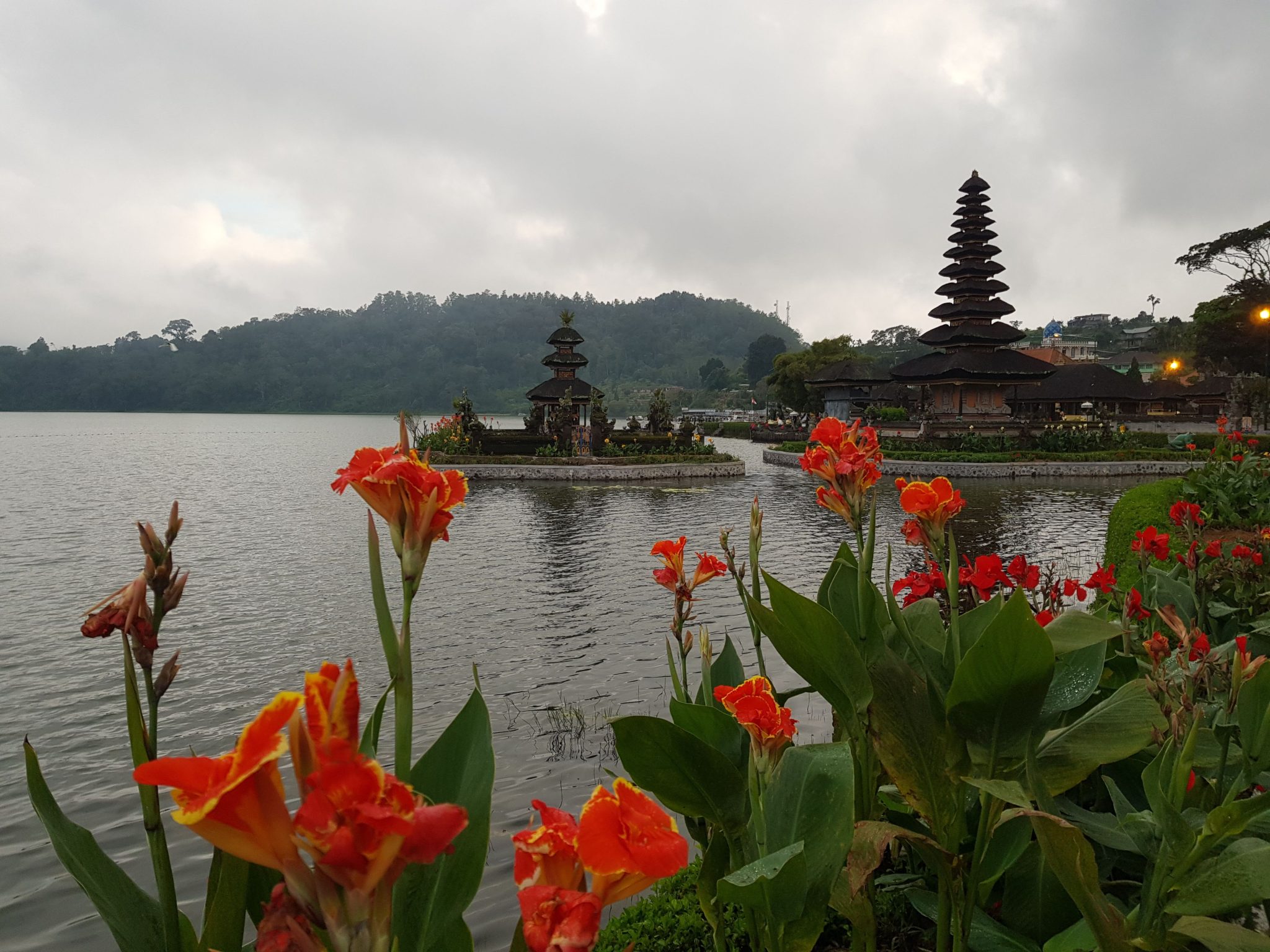 Ulun Danu Beratan Temple: A Must-Visit for History and Nature ...
