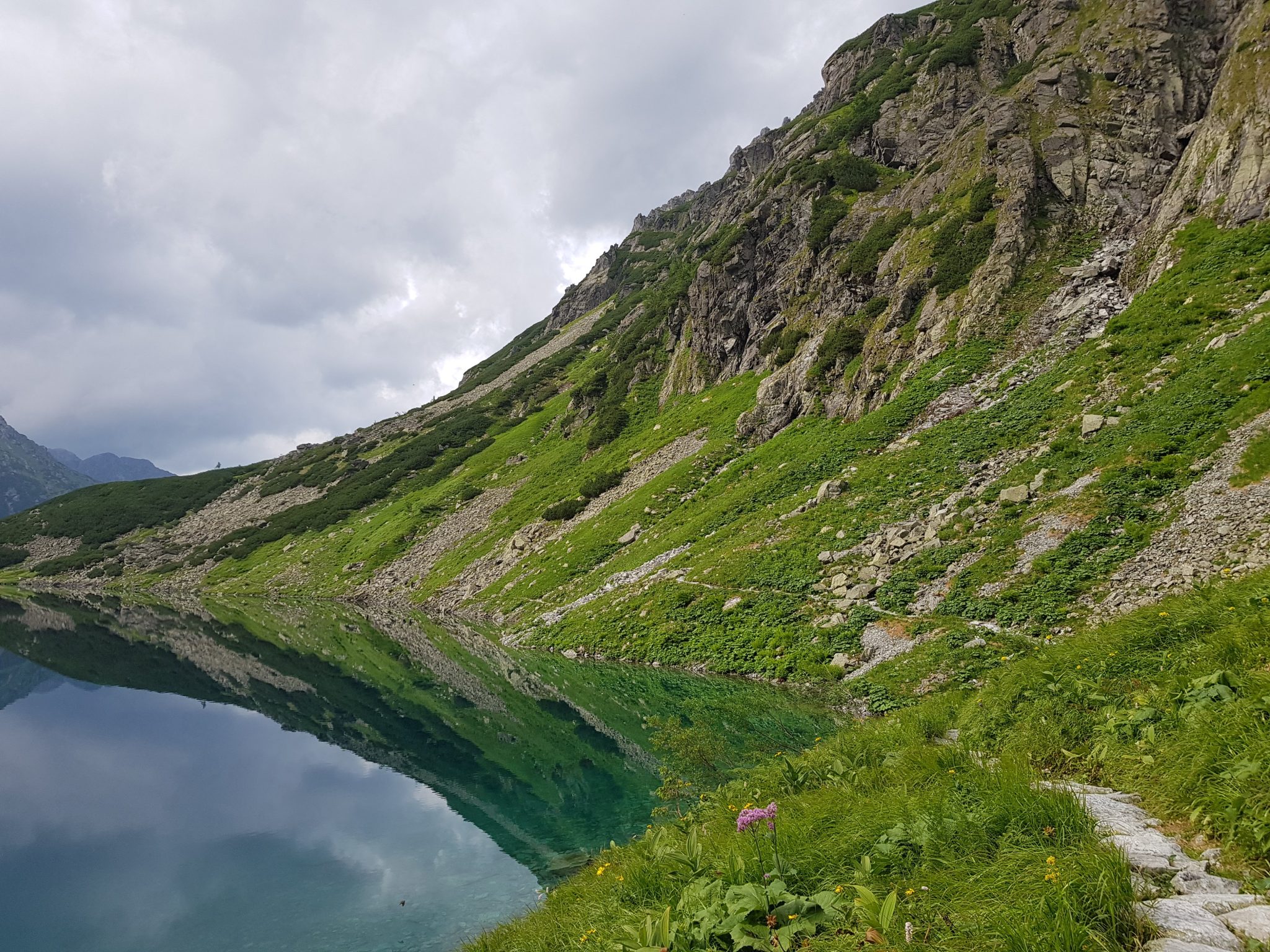 Does Hiking Build Muscle? How to Get Stronger on the Trail - Wandernity